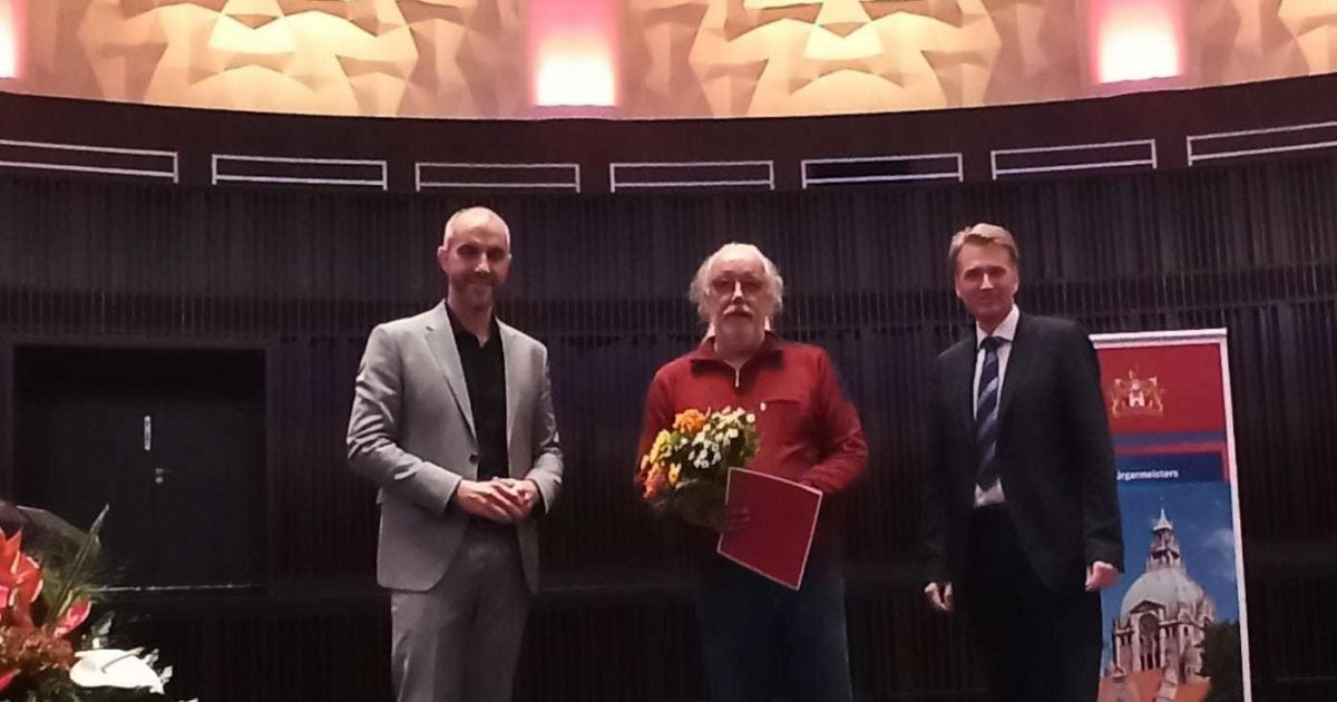 Hans Behrendt für 15 Jahre Bezirksratsarbeit geehrt - SPD-Ortsverein ...